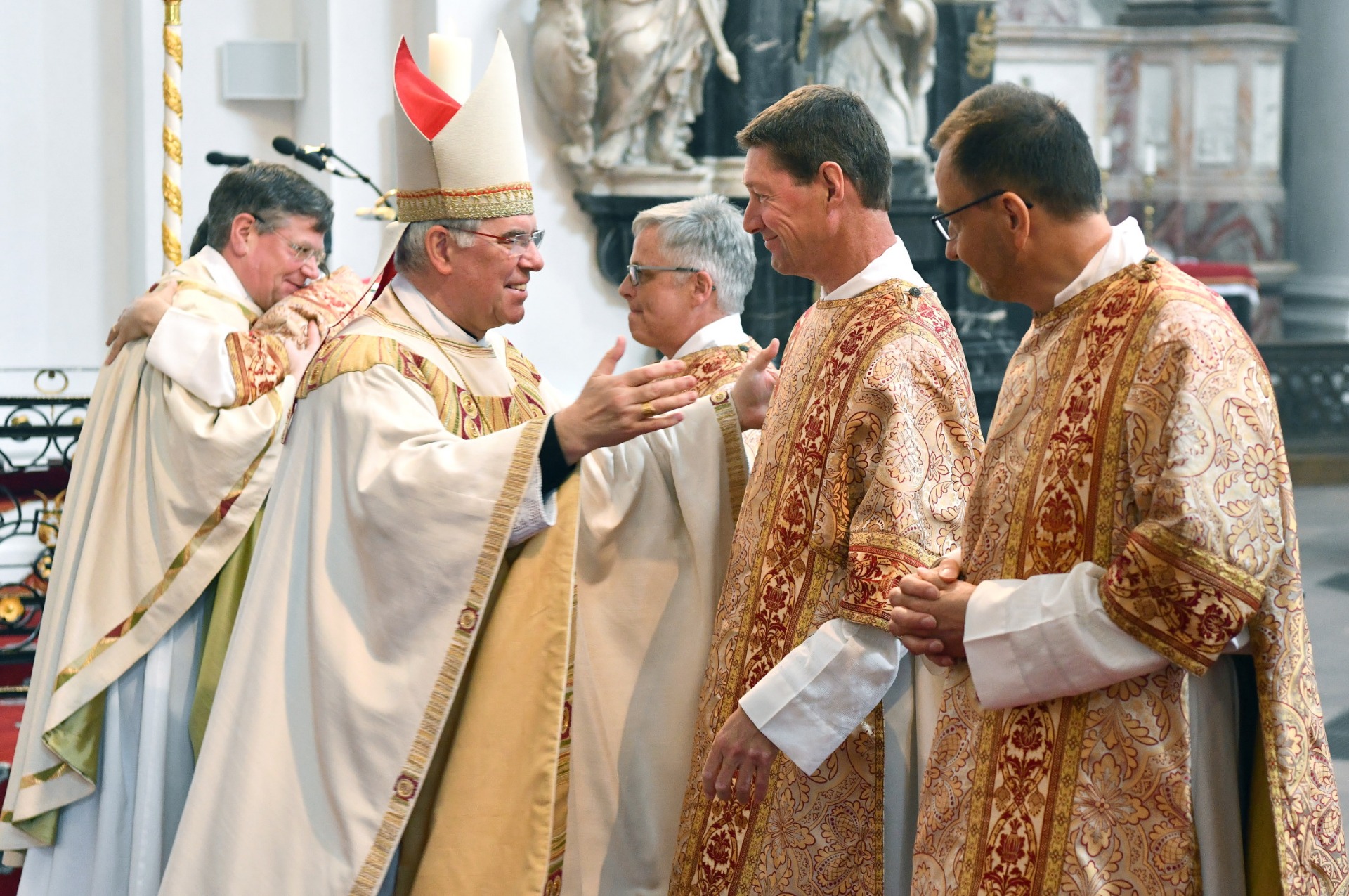 Bistum Fulda - Weihbischof Diez weihte vier Diakone im Fuldaer Dom