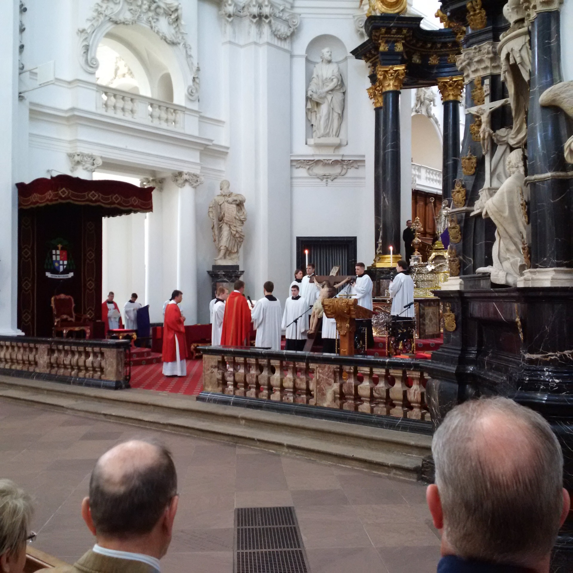 Bistum Fulda - Bischof Gerber feierte die Karfreitagsliturgie