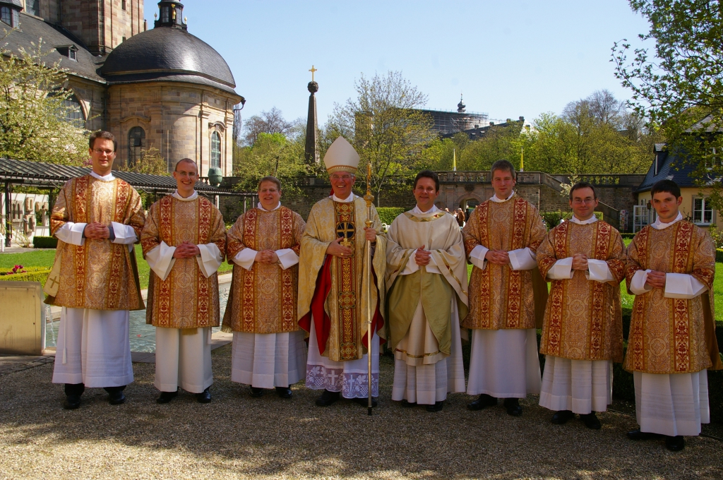 Bistum Fulda - Weihbischof Diez weihte sechs Priesteramtskandidaten zu Diakonen